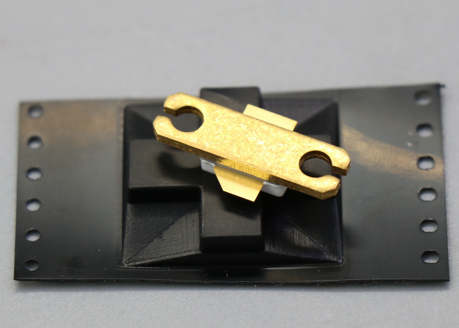 4GHz 60W RF 힘 트랜지스터 갈륨 질화물 28V 광대역 고성능 GaN 트랜지스터에 DC